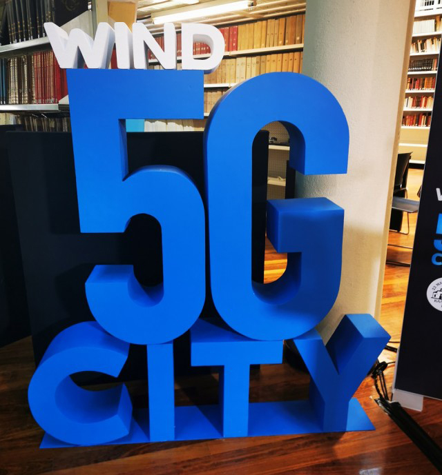 Βρεθήκαμε στην Καλαμάτα όπου η WIND έβαλε σε λειτουργία το πρώτο πιλοτικό δίκτυο 5G σε συνθήκες ...