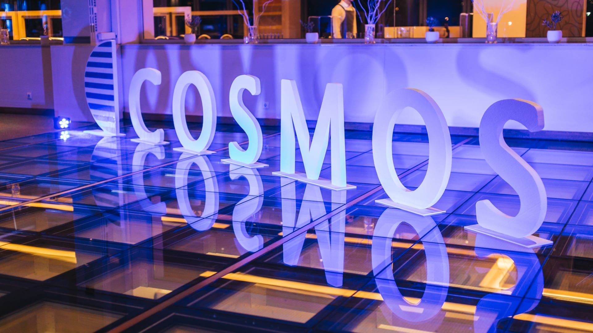 Cosmos Business Systems: λύση υβριδικού συστήματος τηλεδιασκέψεων και ...